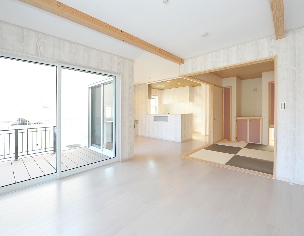 【SUUMO】 【41.7坪｜間取図｜17.5畳のLDK】和室からデッキまでフラットにつながる空間はゆったり過ごす憩いの場 - ISHIDAの家 石田工務店 の建築実例詳細 | 注文住宅