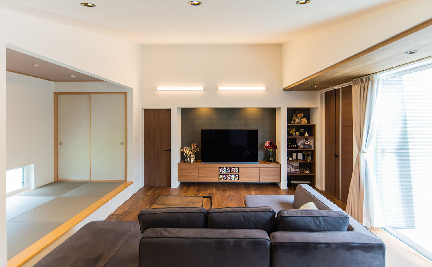 【SUUMO】 【間取図有／2500万円台／33坪／3LDK／中庭】美しい家具が空間を引き立てる、ZEH仕様のお洒落な平屋 - ＋RICCO 一級建築士事務所 の建築実例詳細 | 注文住宅