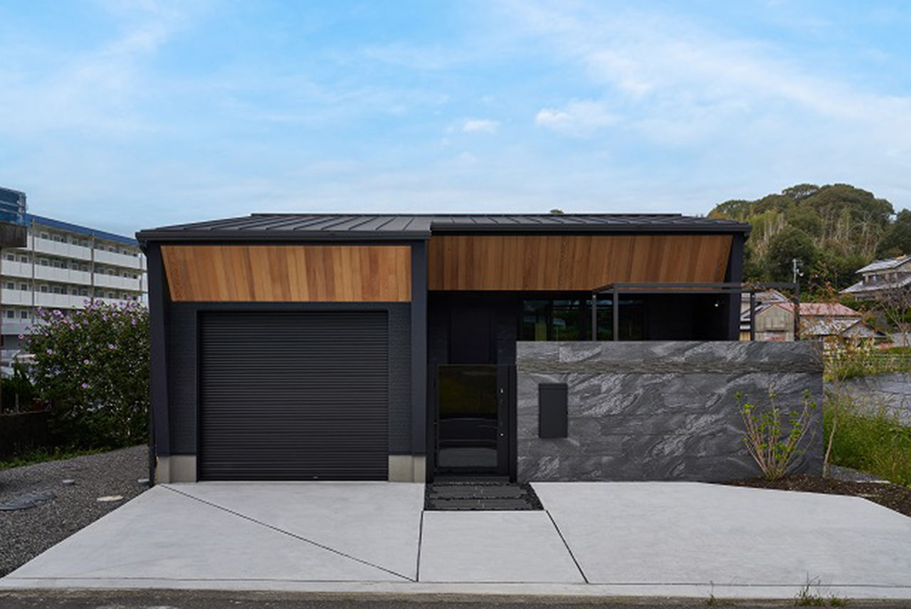 【SUUMO】 【2000万円台／平屋／間取り図有】ラグジュアリーテラスとビルトインガレージも。洗練された大人の住まい - 建匠 城山展示場の建築実例詳細 | 注文住宅