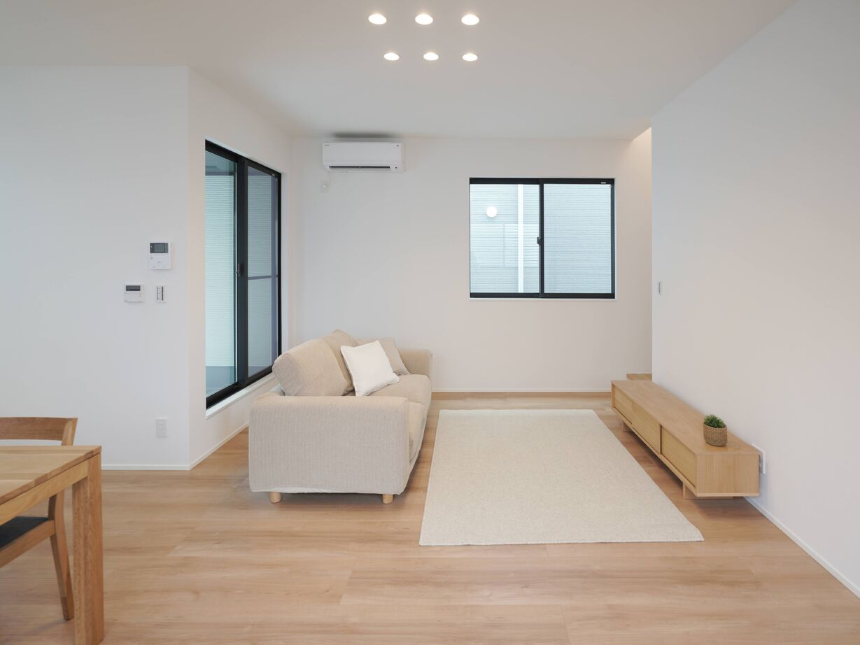 【SUUMO】 【3階建て/狭小住宅/シンプルモダン/旗竿地/間口の狭い家/理想の間取り】広々LDKを実現した狭小地の3階建て - トスコ 【TOSCO】あま支店の建築実例詳細 | 注文住宅