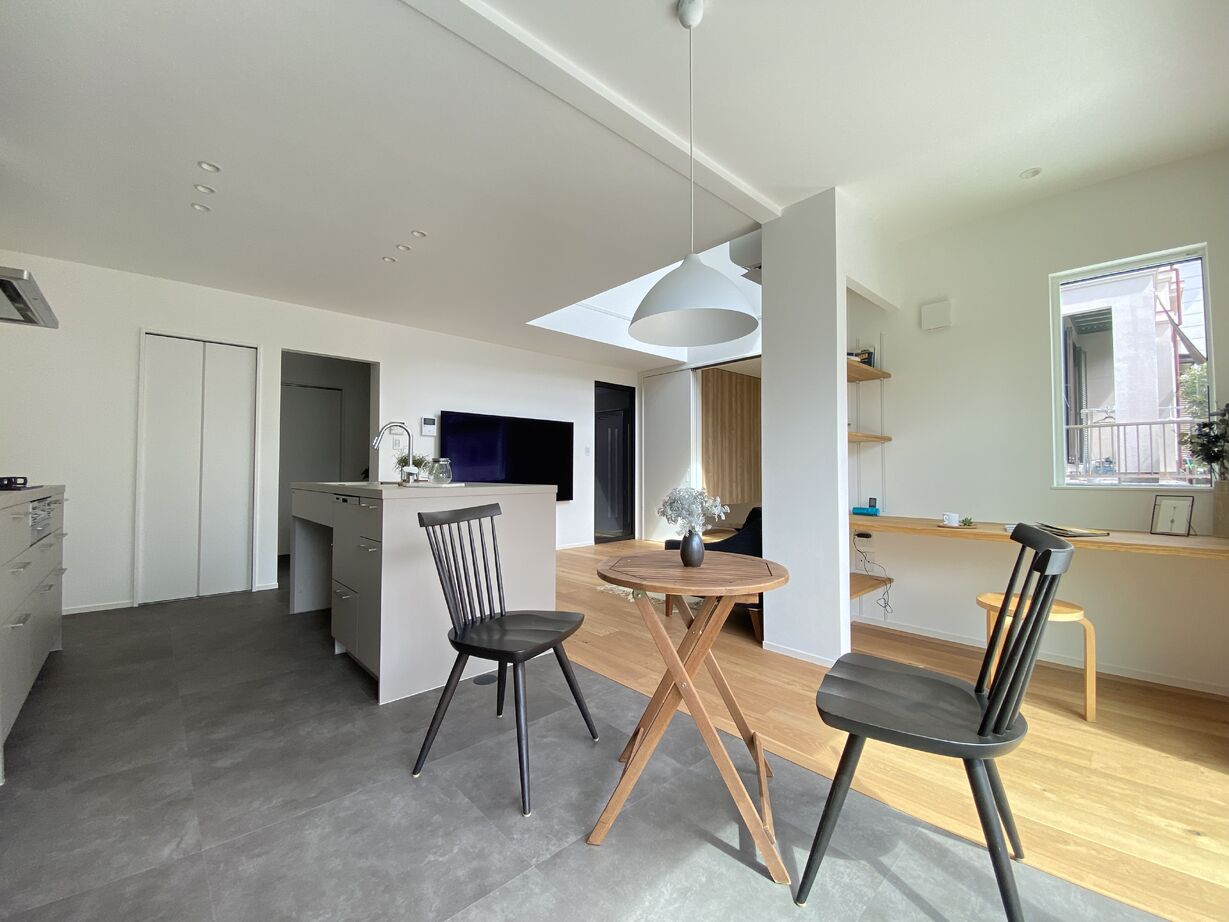 【SUUMO】 【間取り図有/4LDK/吹抜け/II型キッチン】木目×グレーのシンプルな住まい - イワキ の建築実例詳細 | 注文住宅