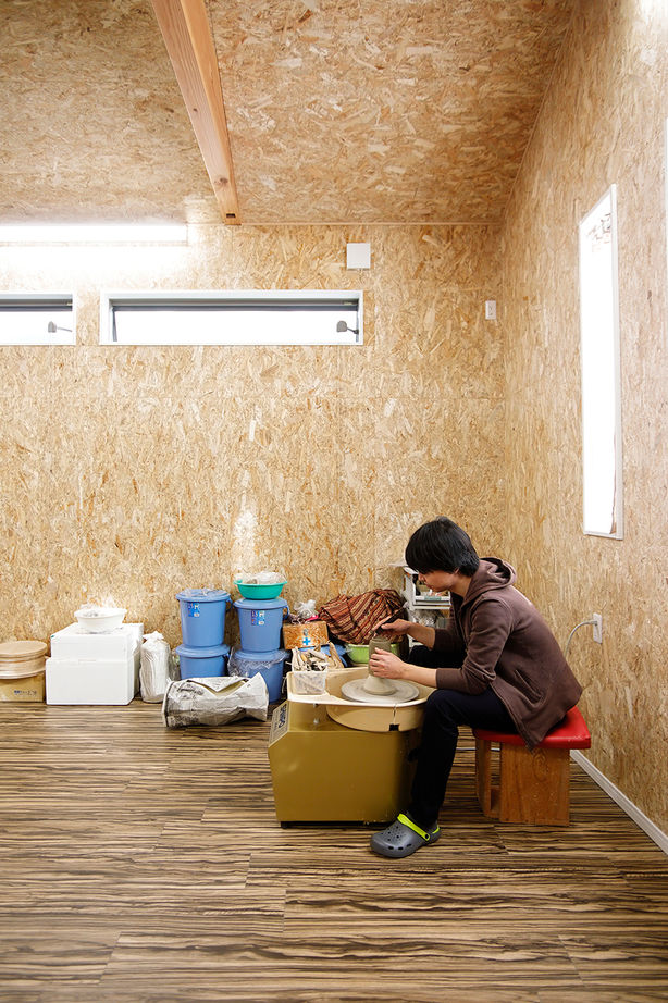 【SUUMO】 【総額2100万円×28坪】吹き抜け大空間の陶芸用「アトリエ」が主役！暮らしと趣味が同居する住まい - Custom Art K.K 熊澤工務店 の建築実例詳細 | 注文住宅