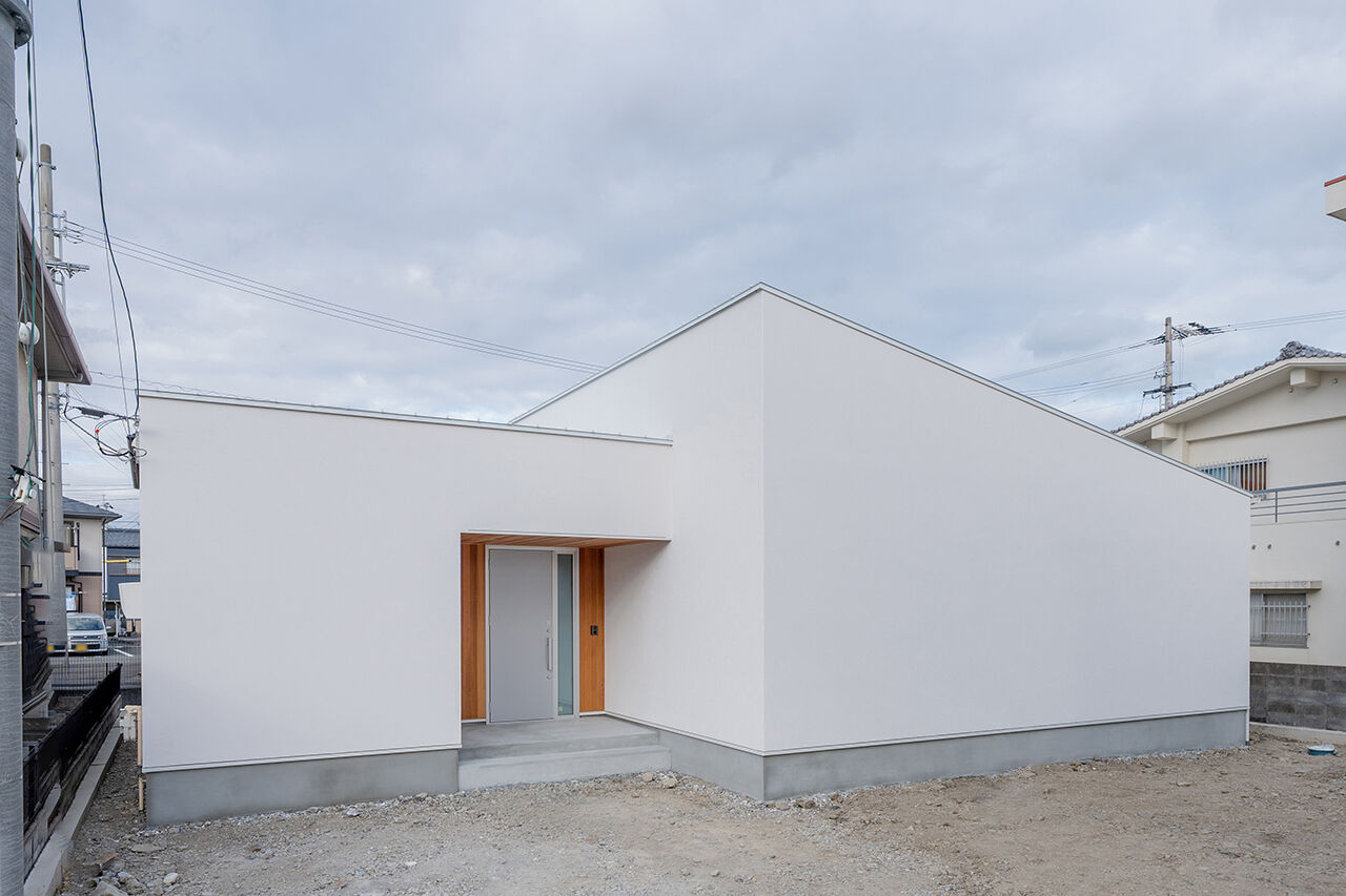 【SUUMO】 【2000万円台｜28坪｜3LDK｜平屋｜防犯・プライバシー配慮】自然光がたっぷりと降り注ぐ、ロの字型の家 - Simple Inc. の建築実例詳細 | 注文住宅