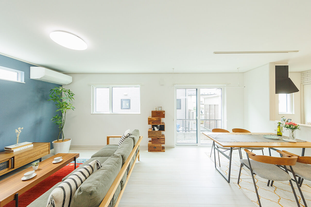 【SUUMO】 【1000万円台後半／27坪／3LDK+WIC】17.5畳の広々LDK。階段下収納やロボット掃除機基地も！ - AD.MAX の建築実例詳細 | 注文住宅