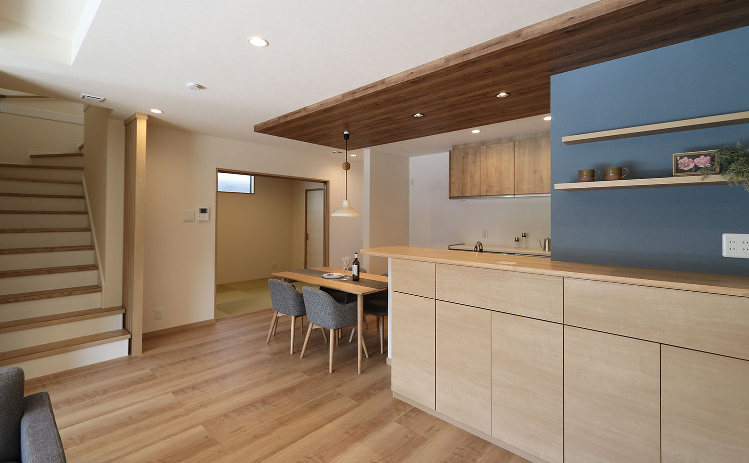 【SUUMO】 【2000万円台×コの字｜間取り図有】延床29坪でも開放感たっぷり！外と緩やかにつながるアメリカンハウス - サンクスホーム イオンハウジング則武新町店の建築実例詳細 | 注文住宅