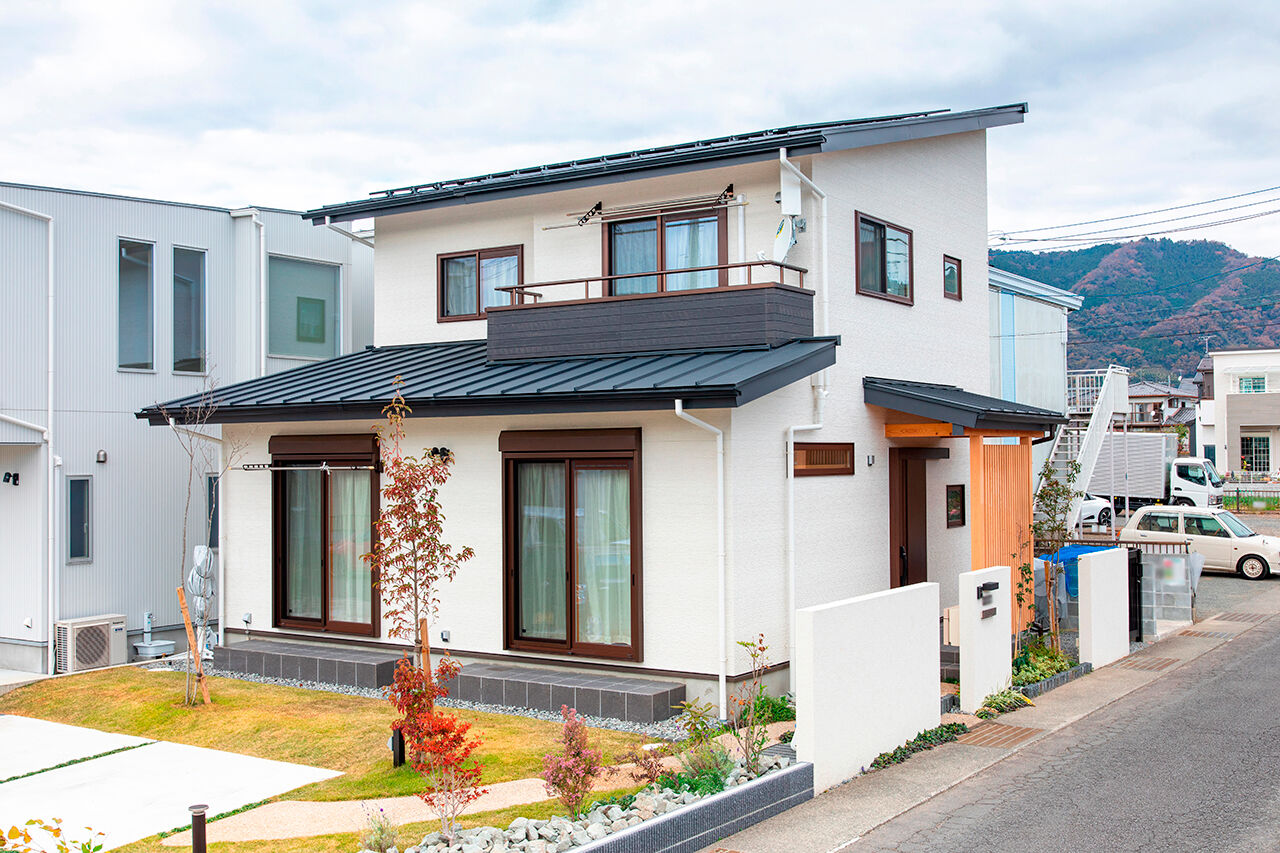 【SUUMO】 【30坪台/2階建て/駐車スペース有/モダン】無垢のヒノキの温もりとZEH水準の断熱性であったか快適な住まい - 福工房 小田原展示場の建築実例詳細 | 注文住宅