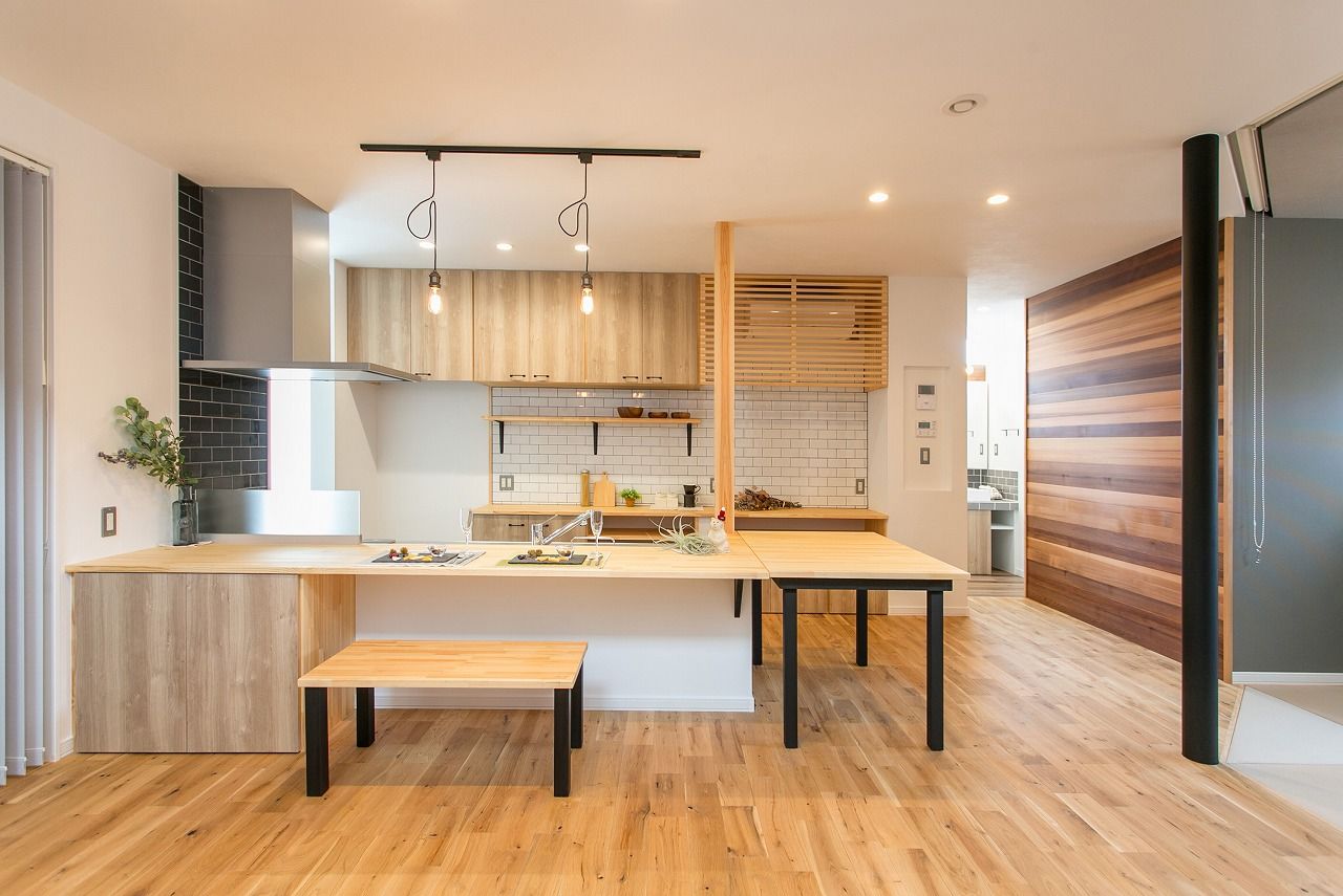 【SUUMO】 【33.4坪/2,200～2,299万円】無垢材を使ったLDK。吹き抜け、ダイニングカウンターこだわりが詰まった家 - マルニホーム の建築実例詳細 | 注文住宅