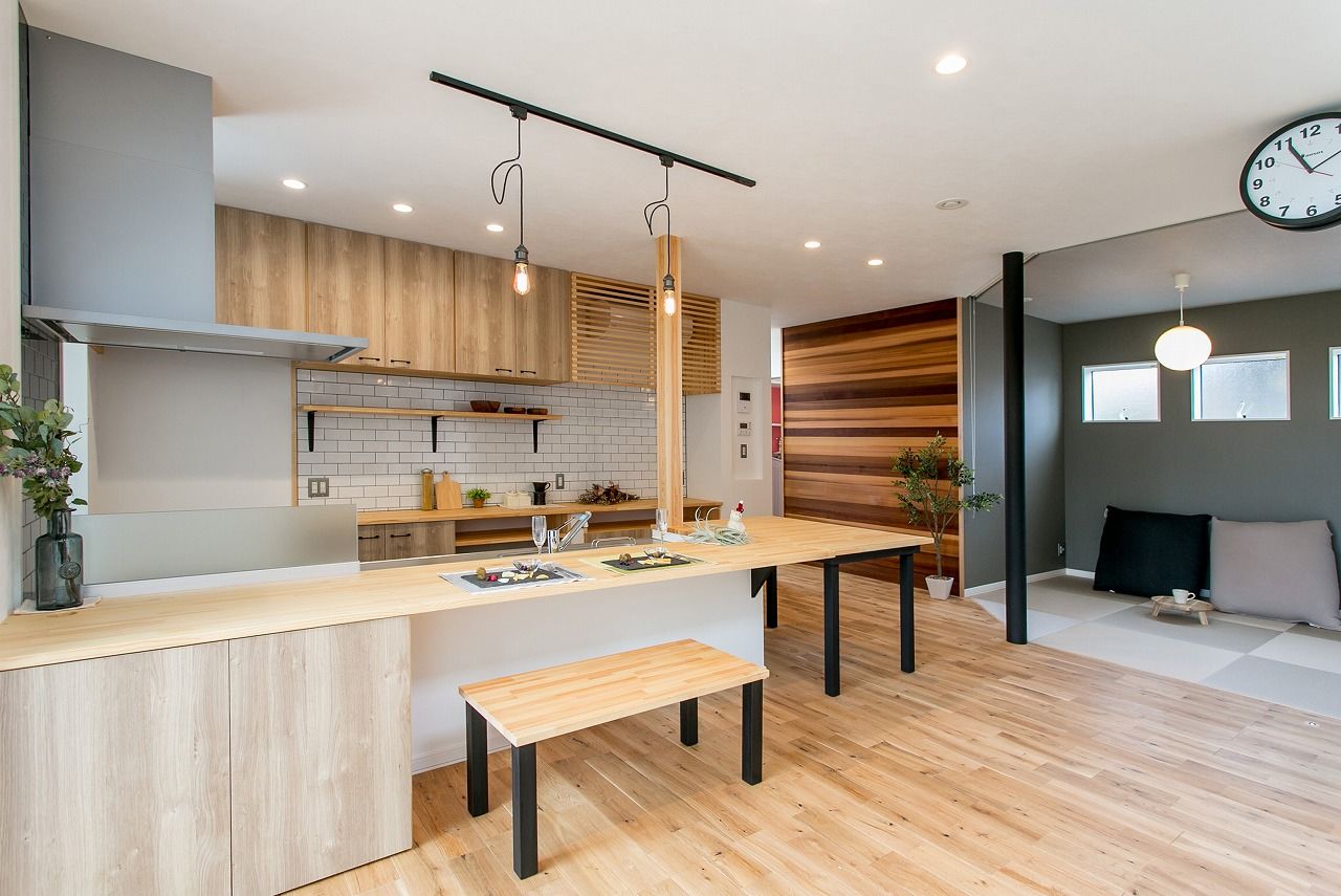 【SUUMO】 【33.4坪/2,200～2,299万円】無垢材を使ったLDK。吹き抜け、ダイニングカウンターこだわりが詰まった家 - マルニホーム の建築実例詳細 | 注文住宅