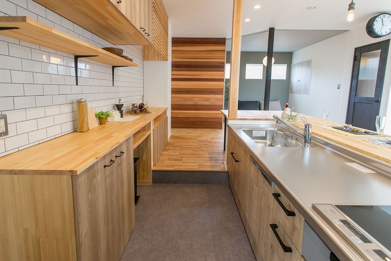 【SUUMO】 【33.4坪/2,200～2,299万円】無垢材を使ったLDK。吹き抜け、ダイニングカウンターこだわりが詰まった家 - マルニホーム の建築実例詳細 | 注文住宅