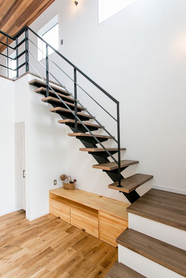 【SUUMO】 【33.4坪/2,200～2,299万円】無垢材を使ったLDK。吹き抜け、ダイニングカウンターこだわりが詰まった家 - マルニホーム の建築実例詳細 | 注文住宅