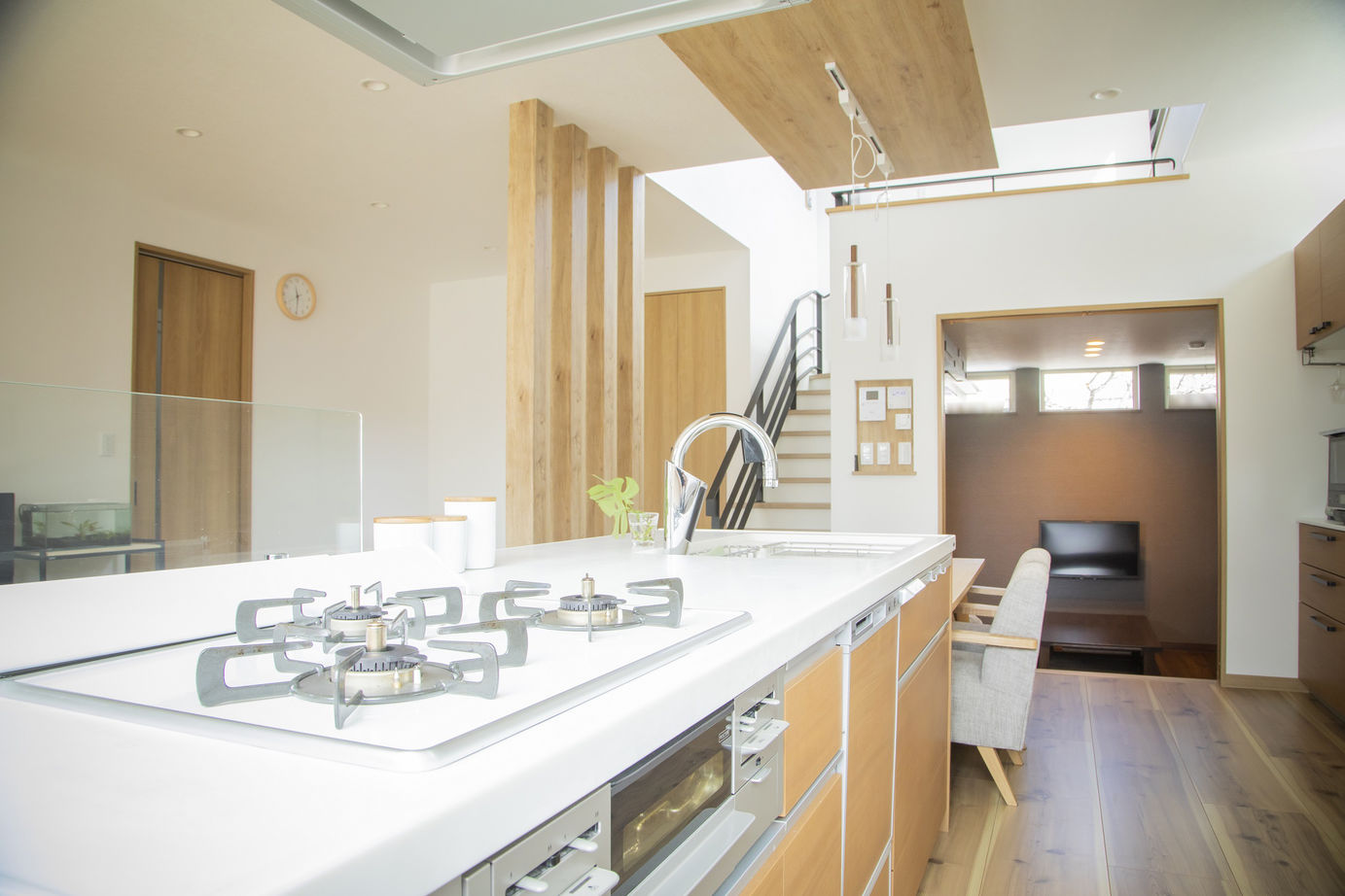 【SUUMO】 【4LDK間取図/アイランドキッチン/パントリー】アイデア光るデザインで実現！開放的な中2階の勉強スペース - ID アーキテクチャル アトリエ 東雁来モデルの建築実例詳細 ...