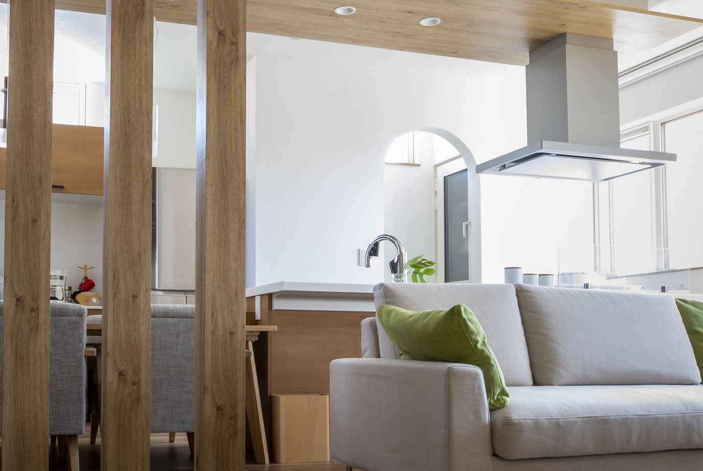 【SUUMO】 【4LDK間取図/アイランドキッチン/パントリー】アイデア光るデザインで実現！開放的な中2階の勉強スペース - ID アーキテクチャル アトリエ 東雁来モデルの建築実例詳細 ...