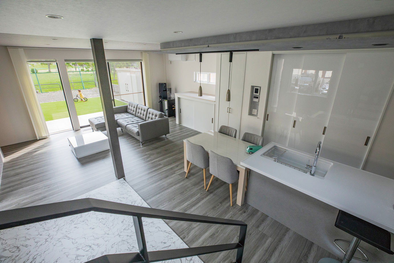 【SUUMO】 【3LDK間取図あり/書斎/ガルバリウム外壁】ホテルライクな空間に憧れて。生活感を感じさせない家づくり - ID アーキテクチャル アトリエ 東雁来モデルの建築実例詳細 | 注文住宅