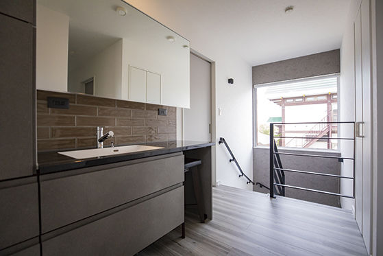 【SUUMO】 【3LDK間取図あり/書斎/ガルバリウム外壁】ホテルライクな空間に憧れて。生活感を感じさせない家づくり - ID アーキテクチャル アトリエ 東雁来モデルの建築実例詳細 | 注文住宅