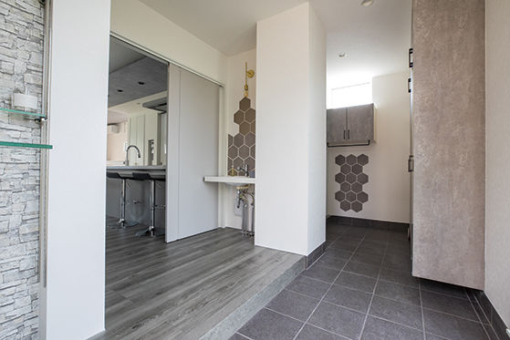 【SUUMO】 【3LDK間取図あり/書斎/ガルバリウム外壁】ホテルライクな空間に憧れて。生活感を感じさせない家づくり - ID アーキテクチャル アトリエ 東雁来モデルの建築実例詳細 | 注文住宅