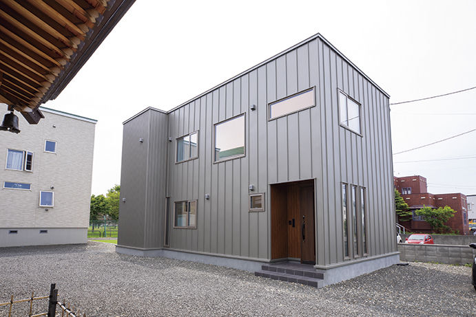 【SUUMO】 【3LDK間取図あり/書斎/ガルバリウム外壁】ホテルライクな空間に憧れて。生活感を感じさせない家づくり - ID アーキテクチャル アトリエ 東雁来モデルの建築実例詳細 | 注文住宅