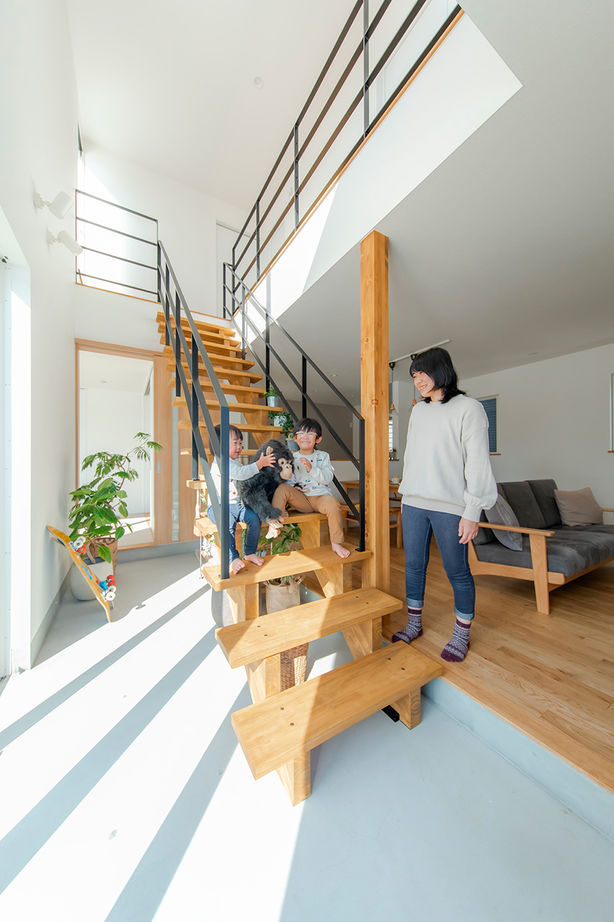 【SUUMO】 【1700万円/延床30坪/間取り図有】木製階段がアクセントになった、ナチュラルで柔らかな雰囲気が魅力の家 - シンプルハウス の建築実例詳細 | 注文住宅
