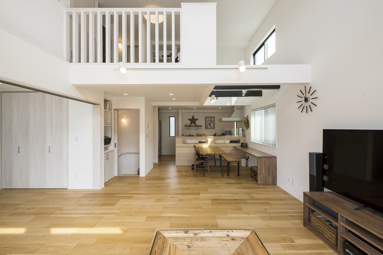 【SUUMO】 【2200万円/30坪/間取り図有/吹抜け】ウッドデッキはアウトドアリビング！趣味を楽しむサーファーズハウス - 一級建築士事務所 ホームスタイリング の建築実例詳細 | 注文住宅