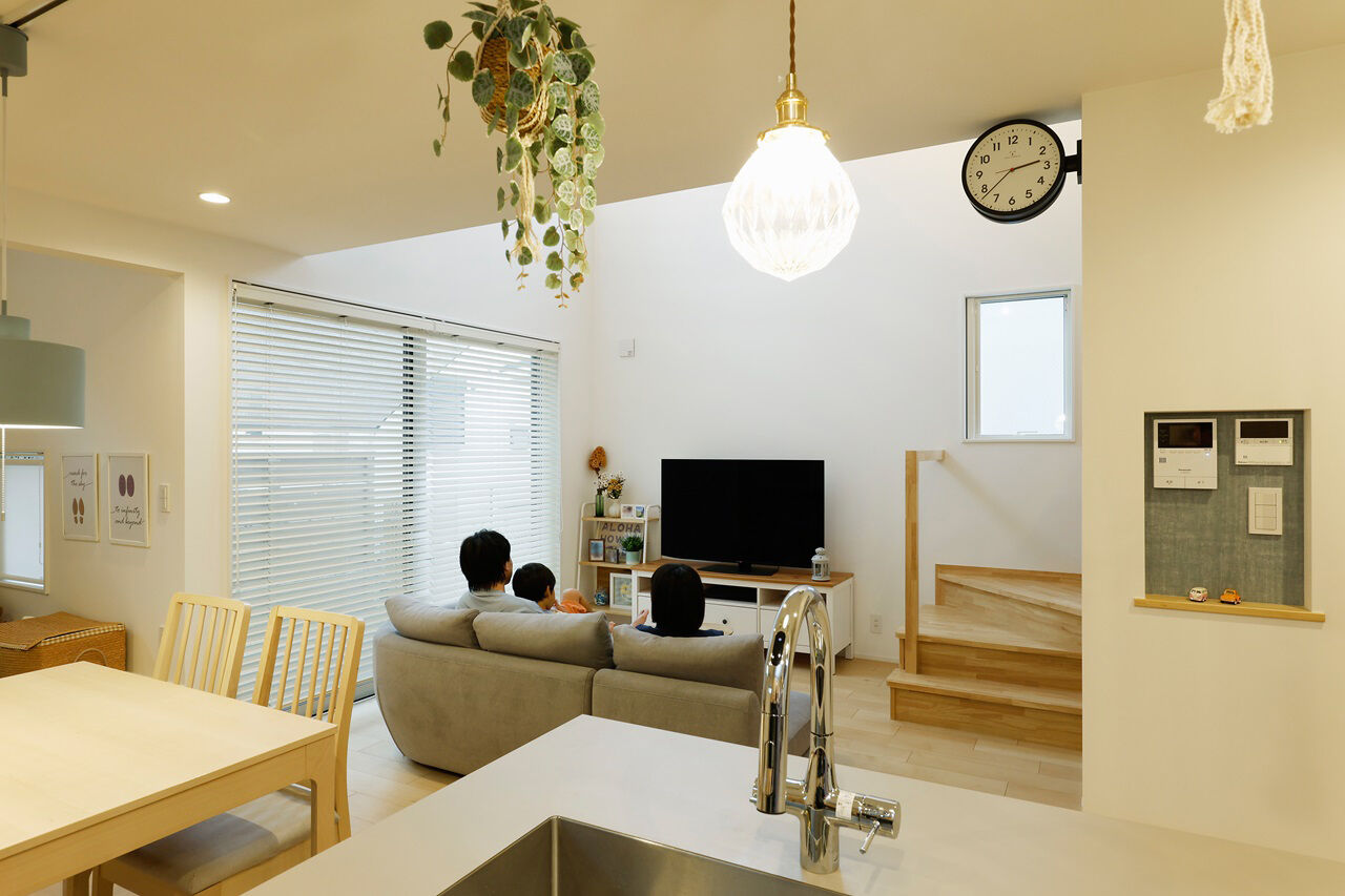 【SUUMO】 【3000万円台/30.1坪/吹抜け】家族全員がのびのびと暮らせる、明るく開放的なLDKが中心の住まい - 一級建築士事務所 ホームスタイリング の建築実例詳細 | 注文住宅