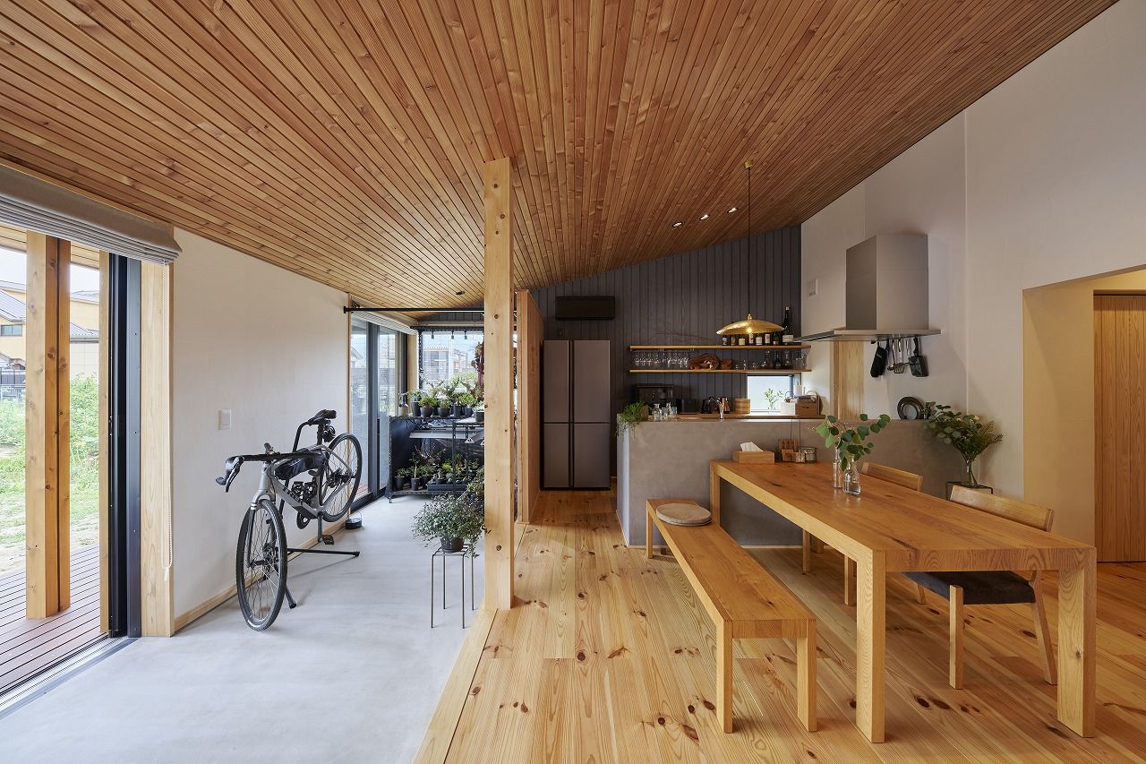 【SUUMO】 【2LDK・平屋・土間・薪ストーブ】グレーカラーの、バルのような平屋 - 工房信州の家／フォレストコーポレーション 軽井沢支店の建築実例詳細 | 注文住宅