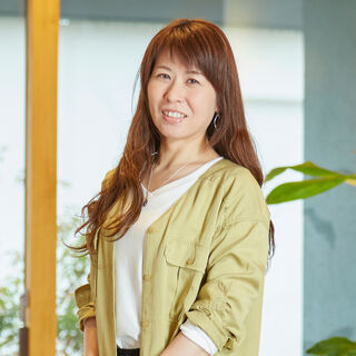 【SUUMO】 【3000万円台×吹抜けリビング×中庭】南北に細い土地を設計の工夫で明るく！2つの庭とLDKがつながる大空間 - ストークホーム 六条Lab.の建築実例詳細 | 注文住宅