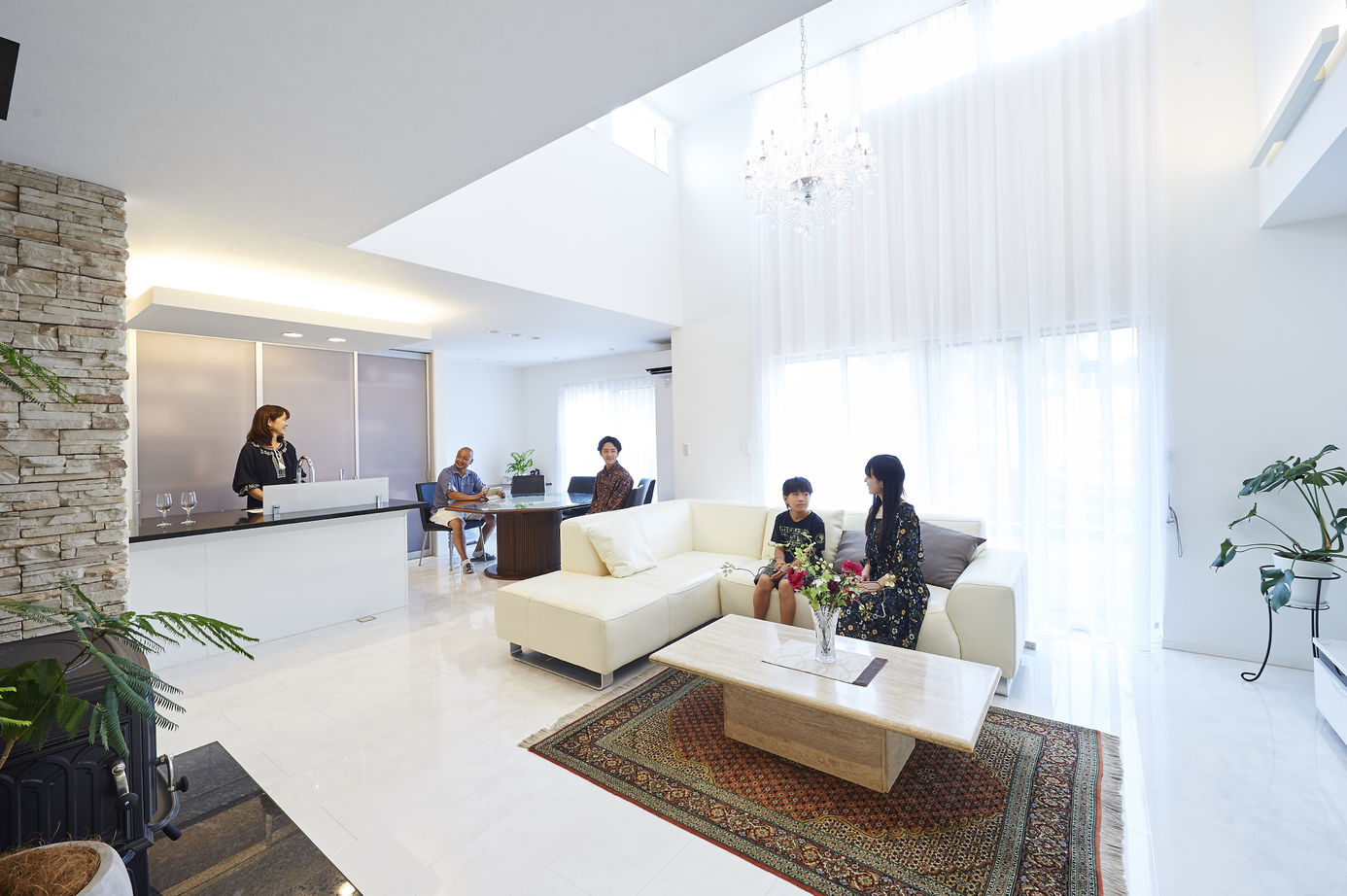 【SUUMO】 【2000万円台/50坪】こだわりのインナーガレージ、薪ストーブを楽しむLDKを実現。家族が集う平屋の住まい - アキュラホーム（AQ Group） の建築実例詳細 | 注文住宅