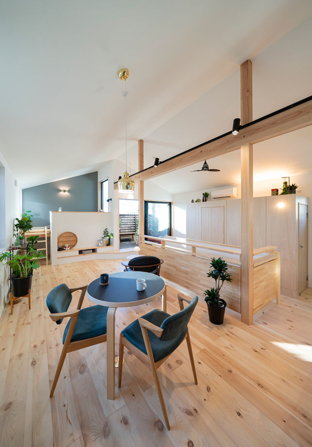 【SUUMO】 【2000万円台/2LDK/30坪】住宅地でも心地よい光と開放感を楽しむ、高断熱で快適な2階リビングの家 - オーパス スタイル の建築実例詳細 | 注文住宅