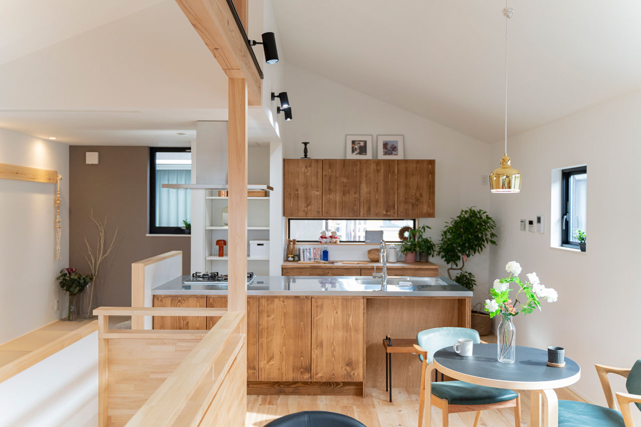 【SUUMO】 【2000万円台/2LDK/30坪】住宅地でも心地よい光と開放感を楽しむ、高断熱で快適な2階リビングの家 - オーパス スタイル の建築実例詳細 | 注文住宅