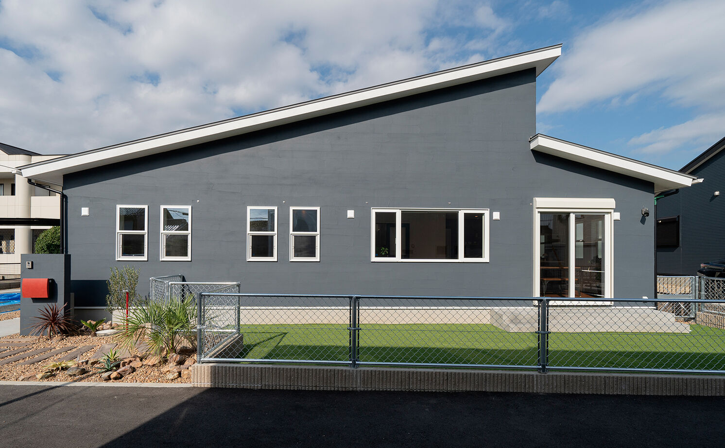 【SUUMO】 【2000万円台/平屋/2LDK/20坪台】二人暮らしにちょうどいいコンパクトな平屋。ドッグランに土間スペースも - オーパス スタイル 本社ショールームの建築実例詳細 | 注文住宅