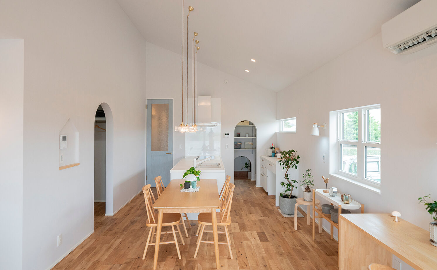 【SUUMO】 【2000万円台/平屋/3LDK/20坪台】可愛い外観が目を惹くおしゃれな南欧風平屋。ママ目線の家事動線に注目！ - オーパス スタイル 本社ショールームの建築実例詳細 | 注文住宅