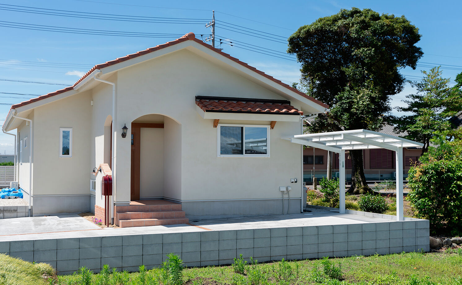 【SUUMO】 【2000万円台/平屋/3LDK/20坪台】可愛い外観が目を惹くおしゃれな南欧風平屋。ママ目線の家事動線に注目！ - オーパス スタイル 本社ショールームの建築実例詳細 | 注文住宅