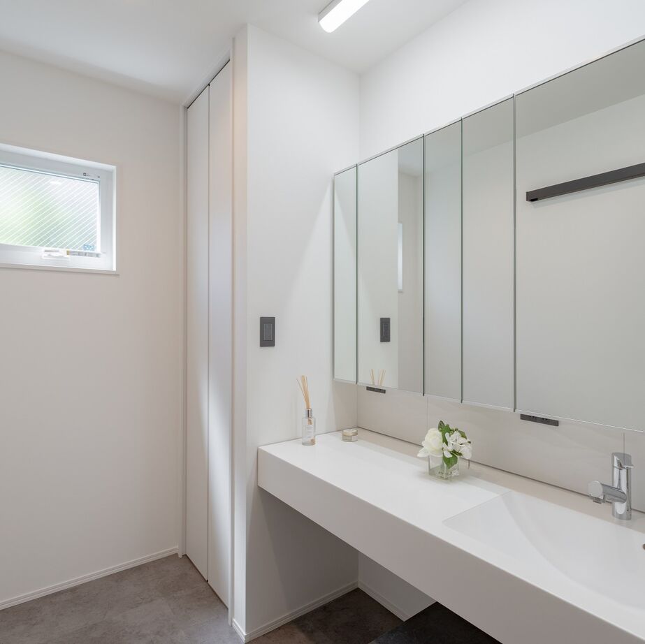 【SUUMO】 【間取有／37.9坪／3LDK／2wayタイプ／吹抜け】グレーの塗り壁でシンプルなスクエアボックスハウス - コウエイハウジング の建築実例詳細 | 注文住宅