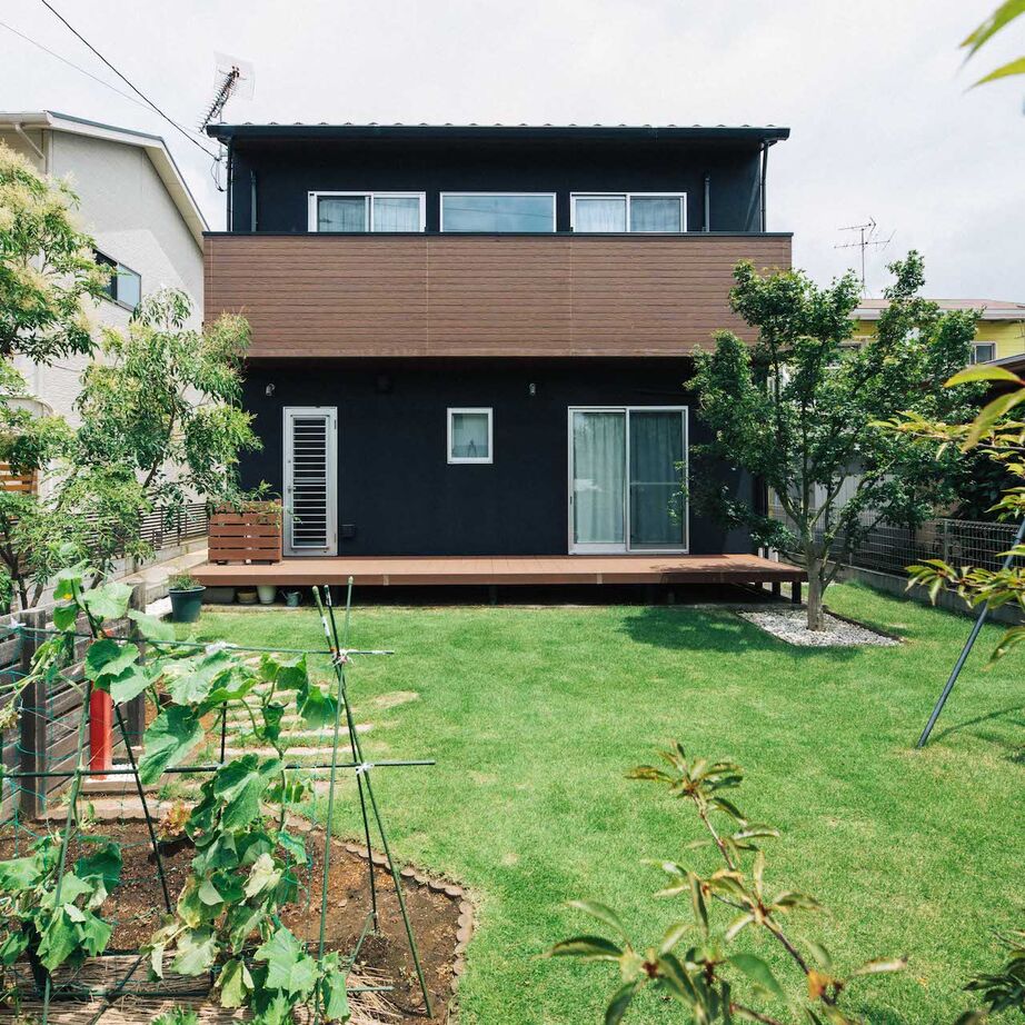 【SUUMO】 【太陽光発電/2300万円/30坪/吹抜け】庭に桜と紅葉を植え子供と一緒に季節を楽しめるコテージ風の家 - スタジオCoCo-Li 一級建築士事務所 の建築実例詳細 | 注文住宅