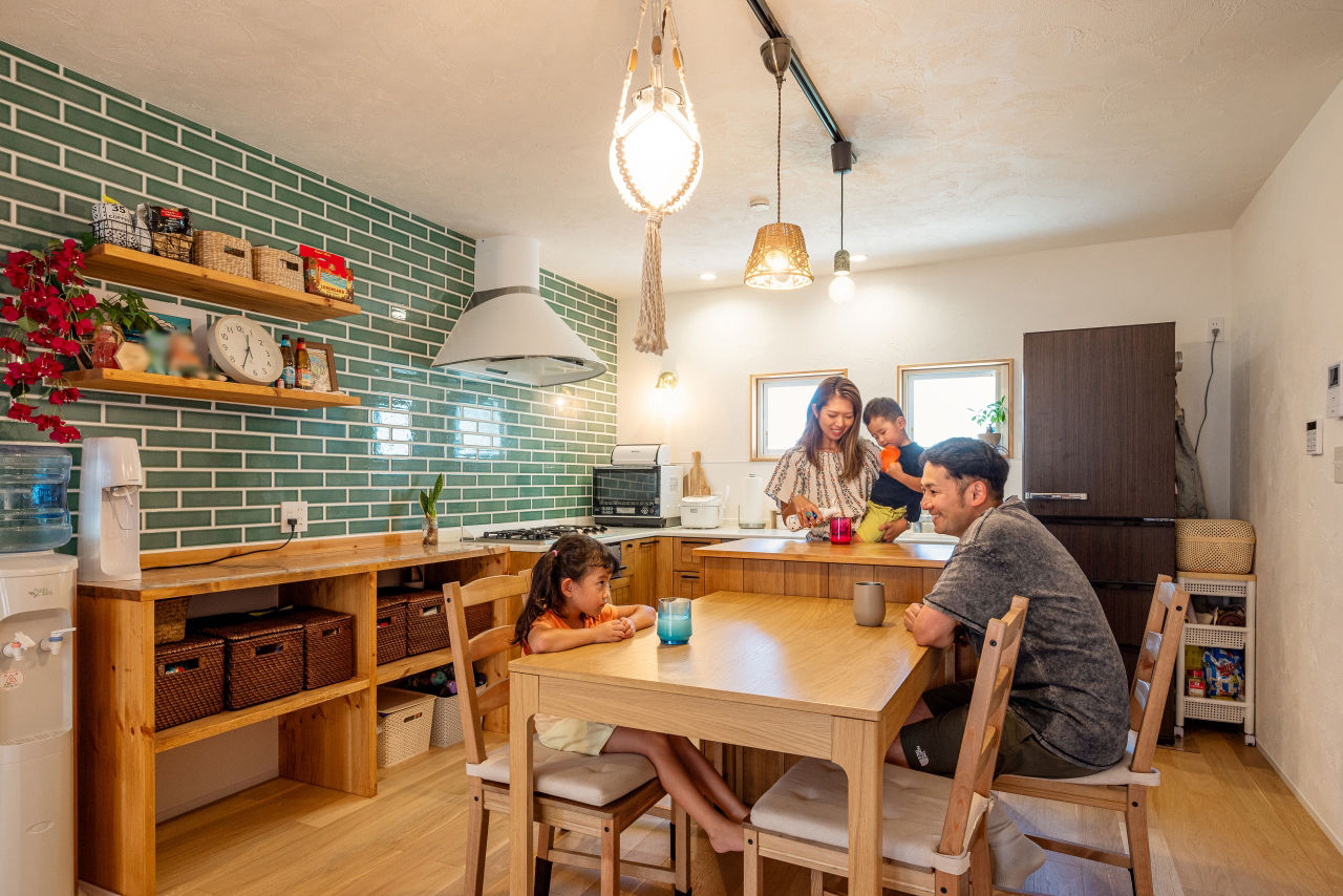 【SUUMO】 【2000万円台|32坪|ビルトインガレージ|平屋】ラップサイディングの外観やタイルが印象的なハワイアンな家 - SOLE LIVING by 相陽建設（相模原・町田） の建築 ...