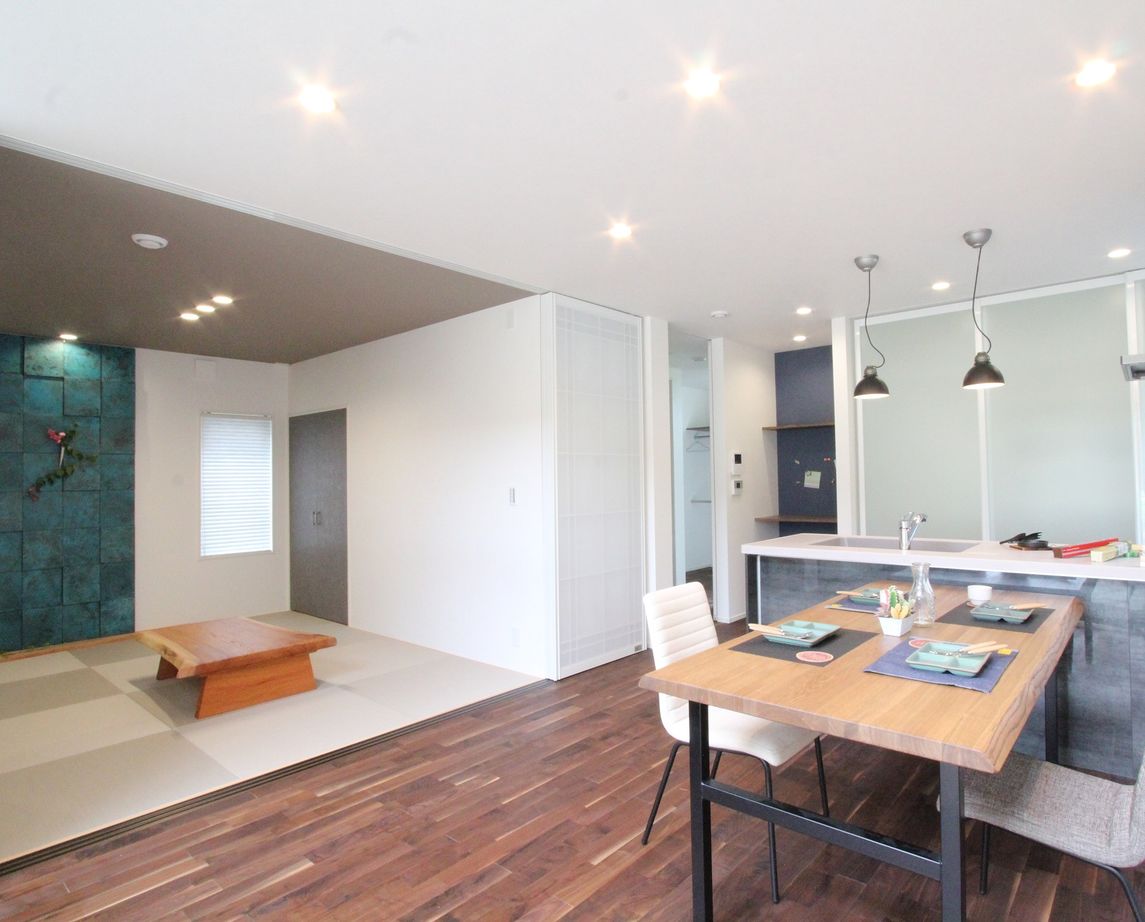 【SUUMO】 【高岡市/4LDK/38.6坪/吹抜け】明るさと開放感をもたらすリビングの吹抜け - デキノヤホーム の建築実例詳細 | 注文住宅