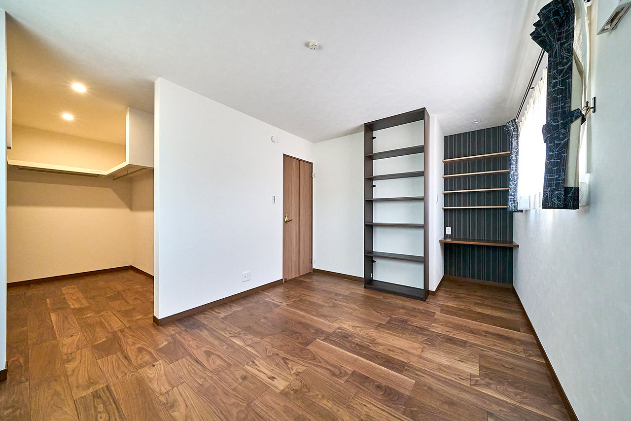 【SUUMO】 【2000万円台｜間取り有｜無垢床】壁付けキッチン～LD～和室を繋げたゆとりの団欒空間。外観もイメージ通り - タスク（ユニバーサルホーム半田店） の建築実例詳細 | 注文住宅