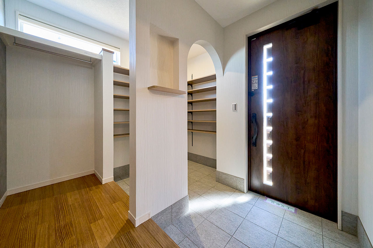 【SUUMO】 【2000万円台｜間取り有｜無垢床】壁付けキッチン～LD～和室を繋げたゆとりの団欒空間。外観もイメージ通り - タスク（ユニバーサルホーム半田店） の建築実例詳細 | 注文住宅