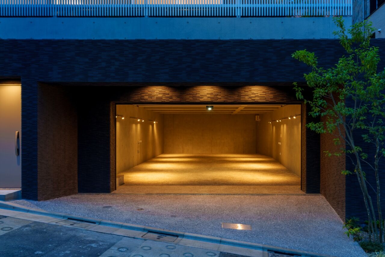 【SUUMO】 【57.8坪/ガレージ/間取り有】道路より高い敷地を有効活用。LDKとテラスがシームレスにつながる上質な家 - ハビの家 の建築実例詳細 | 注文住宅