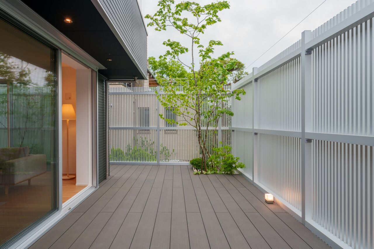 【SUUMO】 【57.8坪/ガレージ/間取り有】道路より高い敷地を有効活用。LDKとテラスがシームレスにつながる上質な家 - ハビの家 の建築実例詳細 | 注文住宅