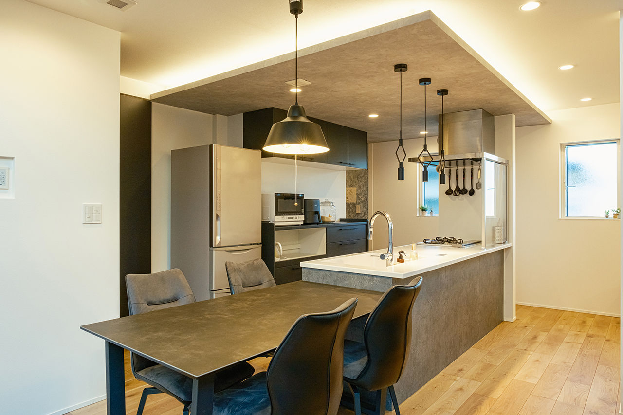 【SUUMO】 【4000万円台/間取図有/ビルトインガレージ】陽光あふれる大空間でも、夏涼しい！断熱性に優れたZEHの家 - ビクトリーホーム の建築実例詳細 | 注文住宅