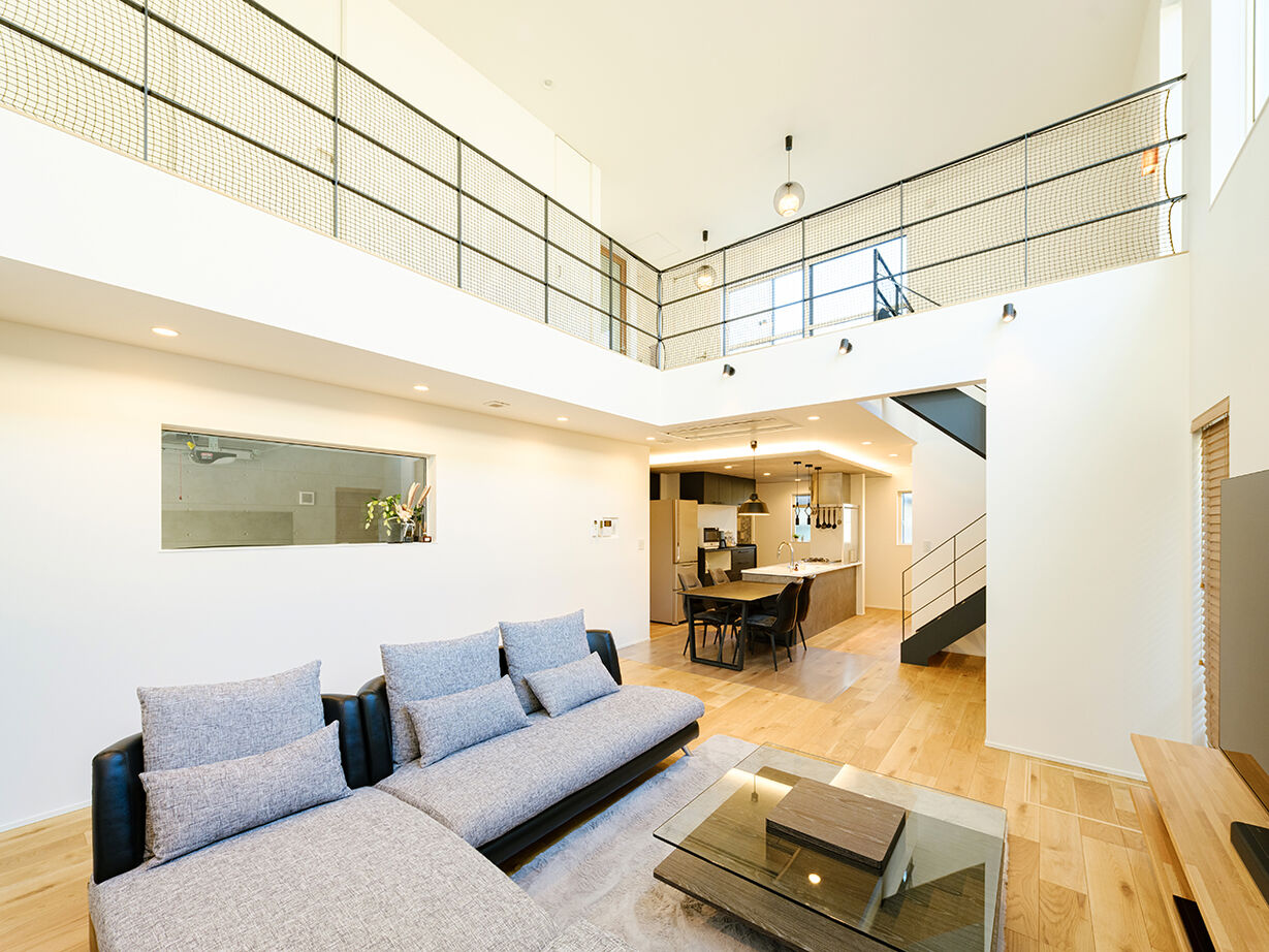 【SUUMO】 【4000万円台/間取図有/ビルトインガレージ】陽光あふれる大空間でも、夏涼しい！断熱性に優れたZEHの家 - ビクトリーホーム の建築実例詳細 | 注文住宅