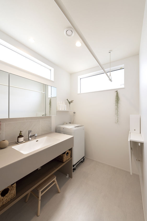 【SUUMO】 【奈良市／2200万円台】白とグレーのグラデーションが映える。スタイリッシュさとやわらかさが共生する家 - マルマインハウス の建築実例詳細 | 注文住宅