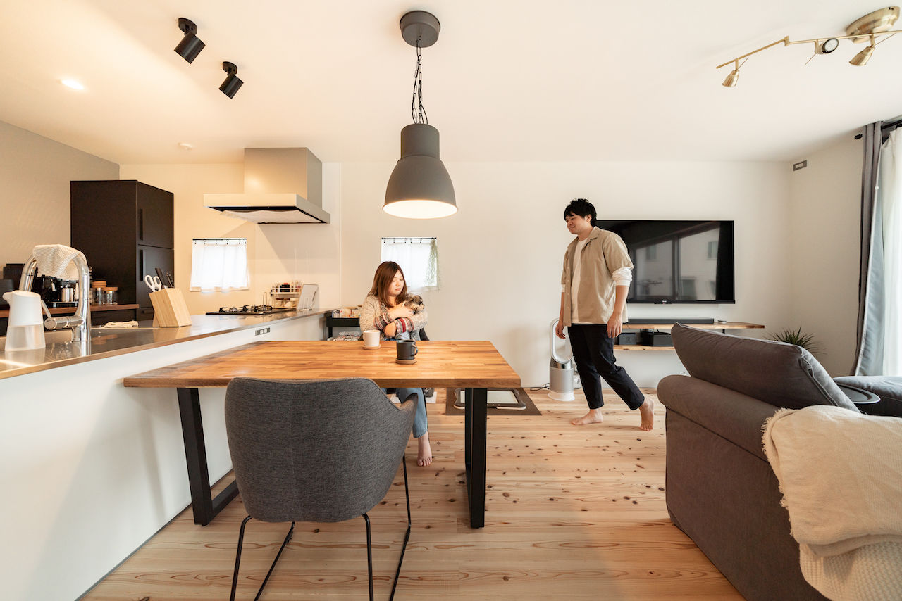 【SUUMO】 テラスに面した吹き抜けの土間＆趣味を楽しむ離れが魅力。アーバンインダストリアルがテーマの開放的な家 - D'S STYLE（ディーズスタイル） 名古屋オフィス：モデルハウスの ...