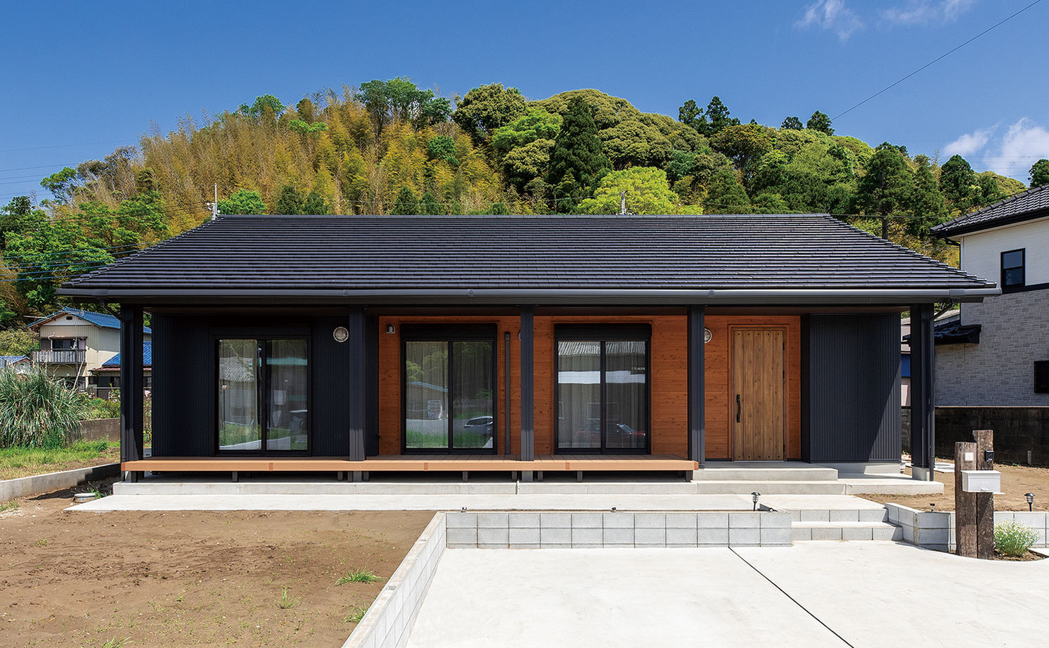 【SUUMO】 【2000万円台前半/ウッドデッキ/無垢材】床や天井から伝わる木の質感と開放感が嬉しい平屋の家 - よしこホーム の建築実例詳細 | 注文住宅