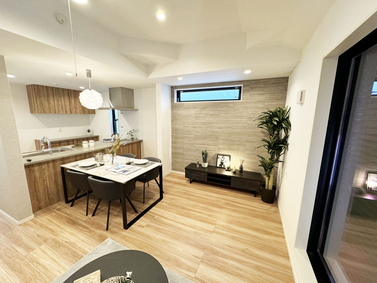 【SUUMO】 【2000万円台／狭小地／2階LDK】24.3坪の敷地に完成した夫婦時間を楽しむ家 - 小倉建設 の建築実例詳細 | 注文住宅