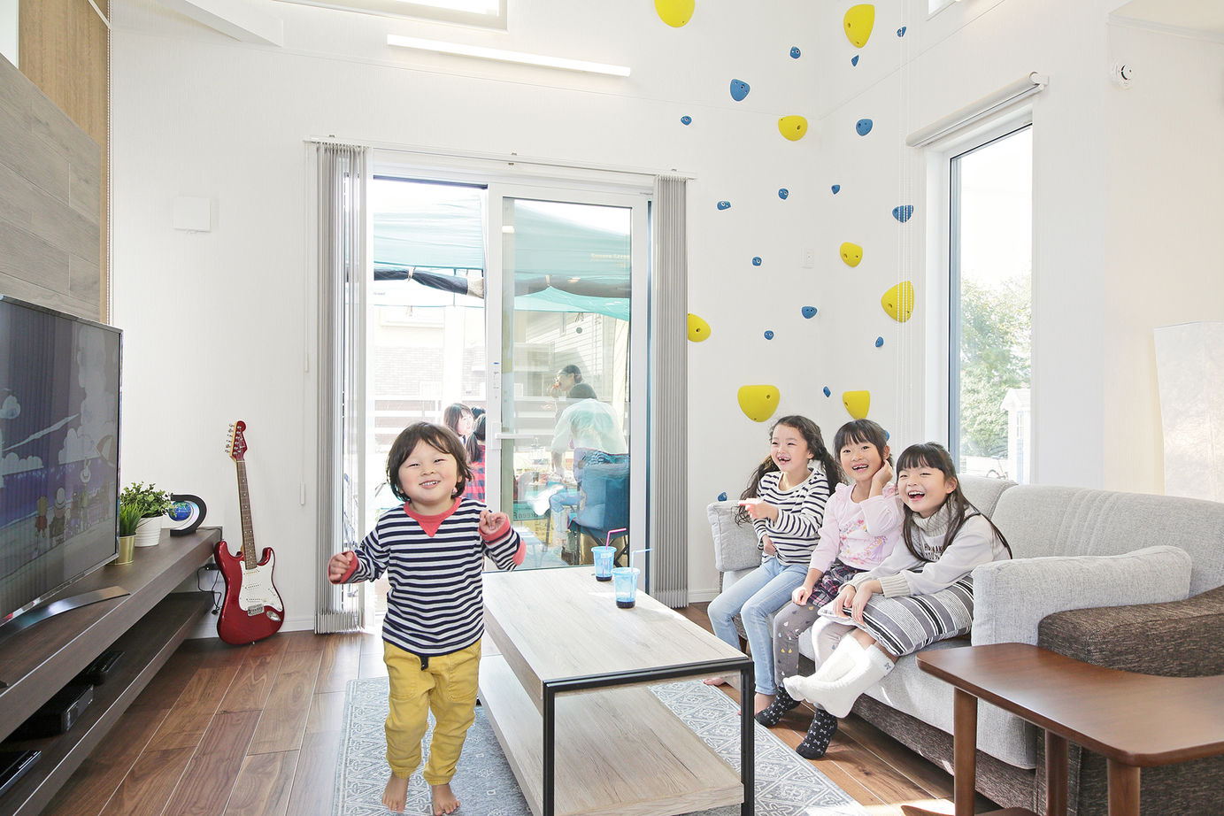 【SUUMO】 【2000万円台|30坪台】吹き抜け＋高窓で光を取り込み、開放的。遊び心いっぱいの人が集まるにぎわいの家 - エステート白馬 の建築実例詳細 | 注文住宅