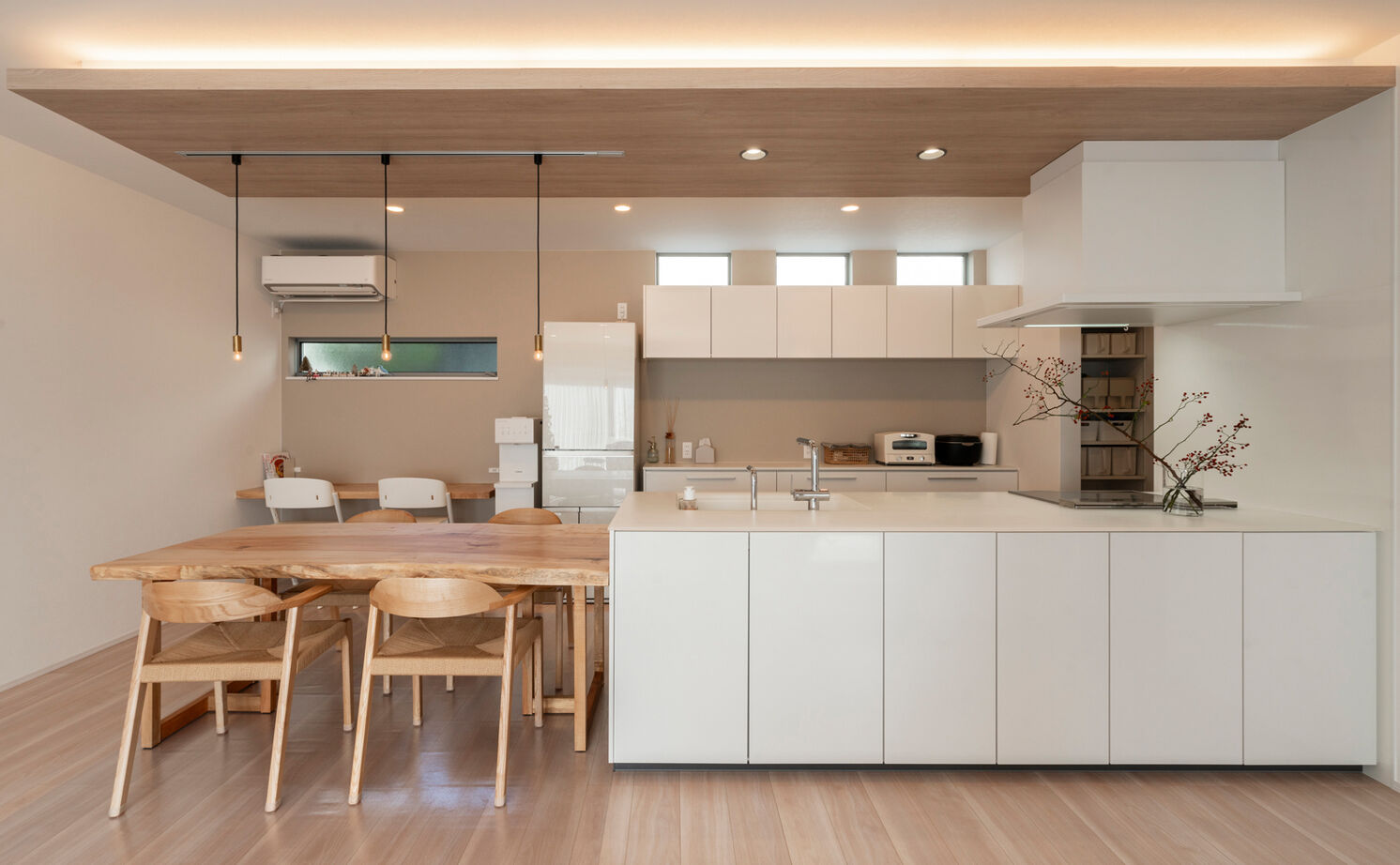【SUUMO】 【京都市/天然木/3000万円台】機能充実のキッチン、ランドリー室。家事ラク動線で子育ても安心・快適 - 天然木の家 HODAKA 一級建築士事務所 大久保店の建築実例詳細 ...