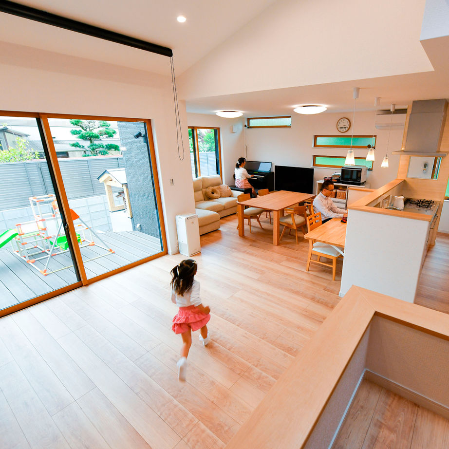 【SUUMO】 【滋賀/平屋/間取り/家事動線/建替え】目が届く遊び場になればと、変化に富むスキップフロアを採用した平屋 - 天然木の家 HODAKA 一級建築士事務所 大津店の建築実例詳細 ...