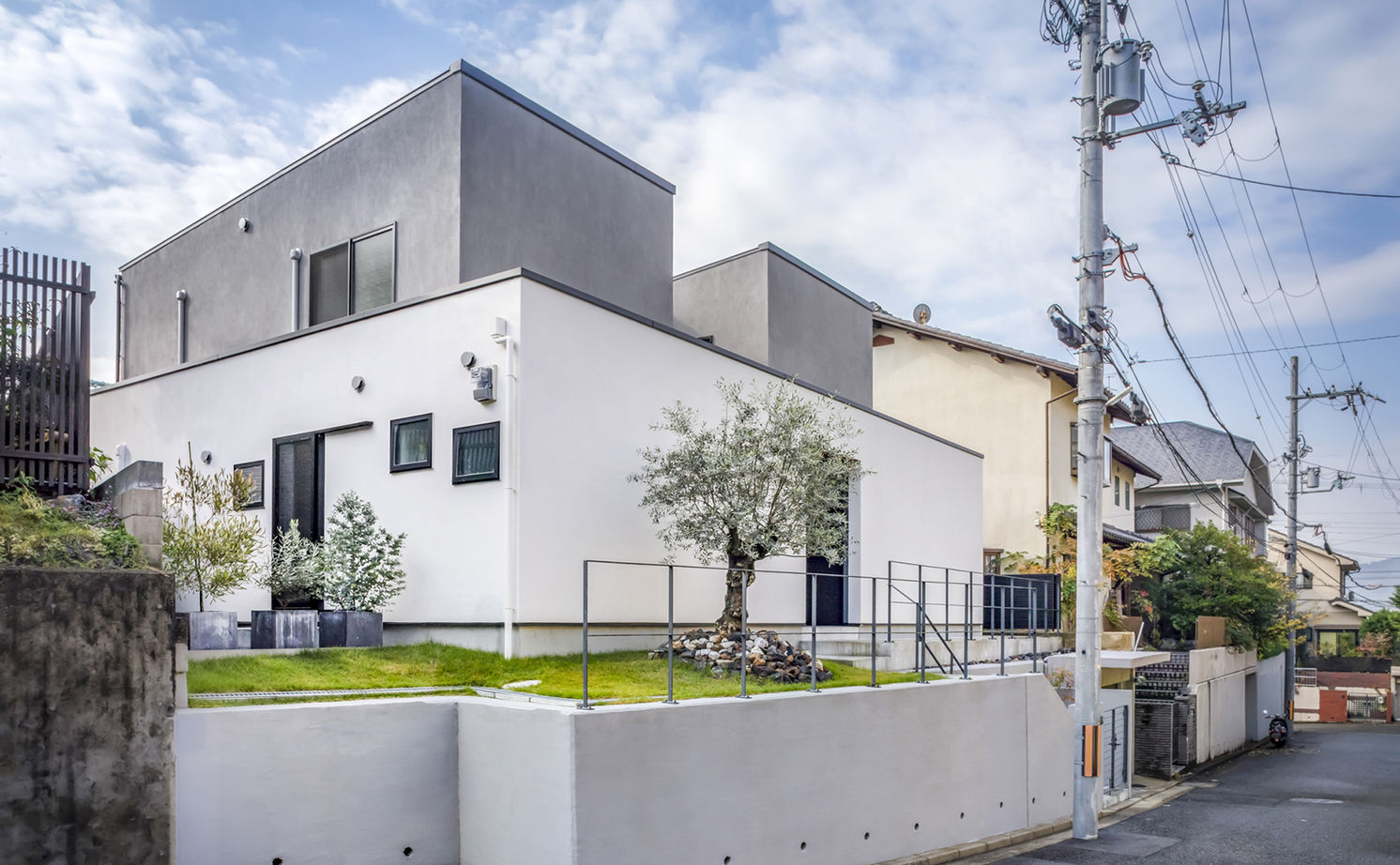 【SUUMO】 【3000万円台/京都/40坪台/二世帯】中庭と吹抜けがゆとりを生み出す二世帯の家 - ビーンズホーム 本社の建築実例詳細 | 注文住宅