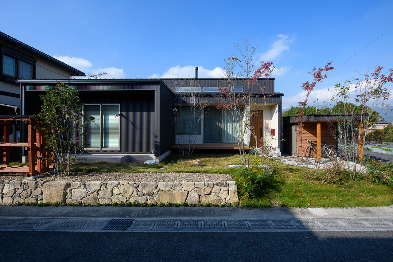 【SUUMO】 【2000万円台/平屋/20坪台】暮らすほどに愛着がわく家。薪ストーブのあるL字型のコンパクトな平屋 - すみ家 の建築実例詳細 | 注文住宅